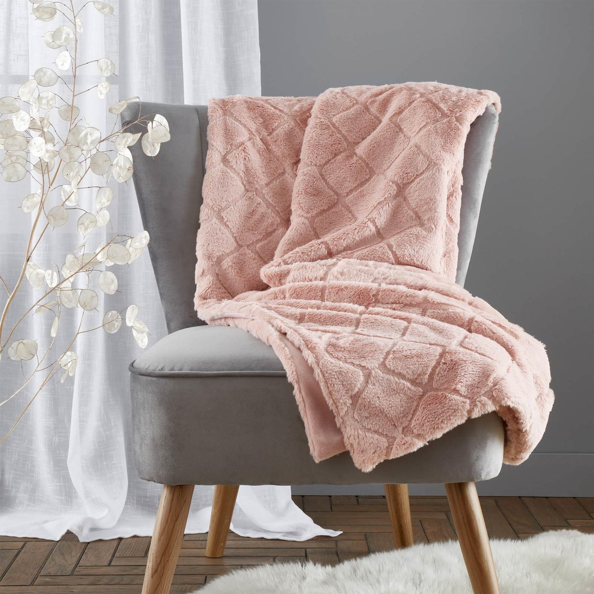 Diamond Geometric Tufted Throw 130x170cm – Soft & Cosy – Ideal Textiles
